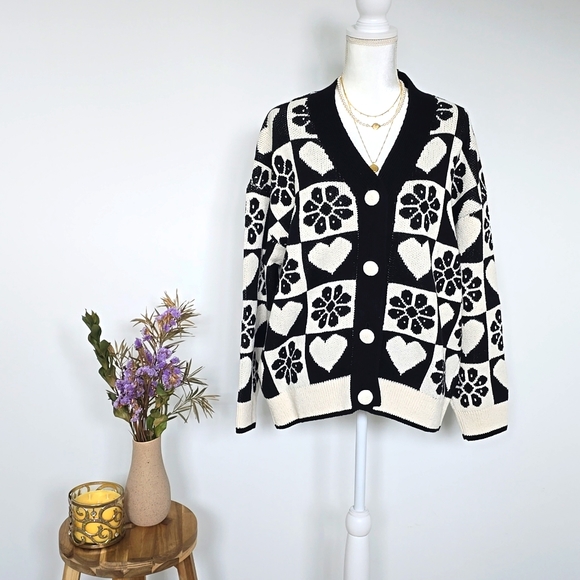 Zara | Sweaters | Nwt Zara Heart And Flower Print Oversized Vneck ...